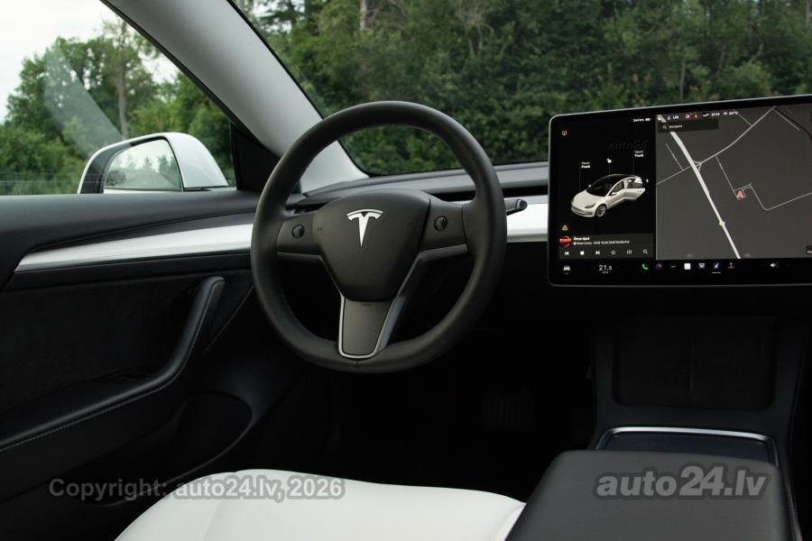White Tesla Model 3 2021 in Parnu, with an engine capacity of 0.00 L and mileage of 101 thousand km for 25990 €, photo 13 on AUTOMOTO.COM.LV