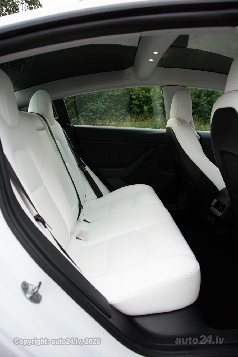 White Tesla Model 3 2021 in Parnu, with an engine capacity of 0.00 L and mileage of 101 thousand km for 25990 €, photo 19 on AUTOMOTO.COM.LV