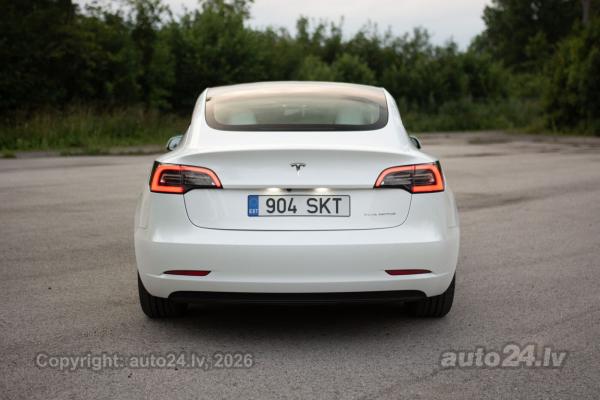 Белый Тесла Модель 3 2021 в Пярну, объемом двигателя 0.00 л и пробегом 101 тыс. км за 25990 €, фото 5 на AUTOMOTO.COM.LV