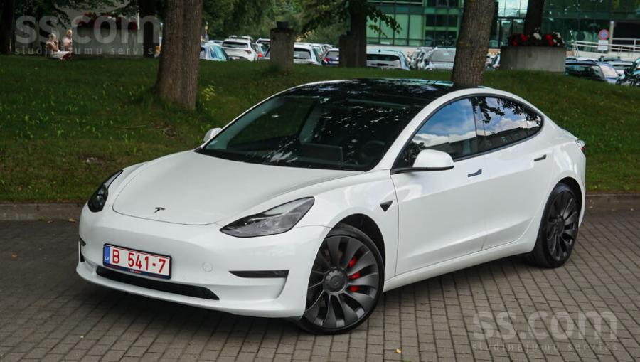 White Tesla Model 3 2021 in Riga, with an engine capacity of 0.00 L and mileage of 126 thousand km for 27450 €, photo 1 on AUTOMOTO.COM.LV