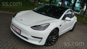 White Tesla Model 3 2021 in Riga, with an engine capacity of 0.00 L and mileage of 126 thousand km for 27450 €, photo 3 on AUTOMOTO.COM.LV