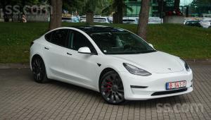 White Tesla Model 3 2021 in Riga, with an engine capacity of 0.00 L and mileage of 126 thousand km for 27450 €, photo 4 on AUTOMOTO.COM.LV