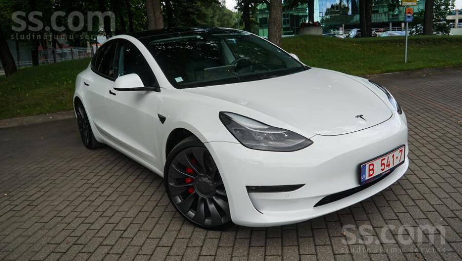 White Tesla Model 3 2021 in Riga, with an engine capacity of 0.00 L and mileage of 126 thousand km for 27450 €, photo 5 on AUTOMOTO.COM.LV