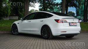 White Tesla Model 3 2021 in Riga, with an engine capacity of 0.00 L and mileage of 126 thousand km for 27450 €, photo 8 on AUTOMOTO.COM.LV