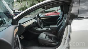 White Tesla Model 3 2021 in Riga, with an engine capacity of 0.00 L and mileage of 126 thousand km for 27450 €, photo 9 on AUTOMOTO.COM.LV