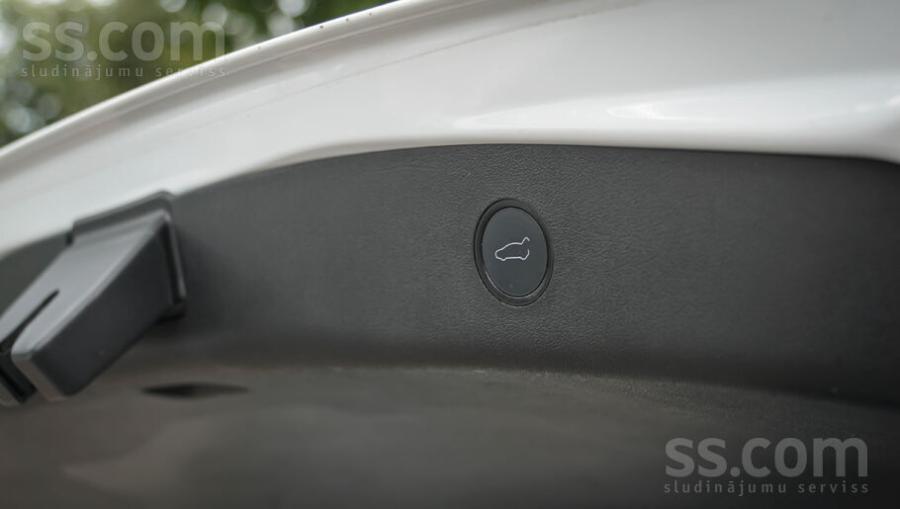 White Tesla Model 3 2021 in Riga, with an engine capacity of 0.00 L and mileage of 126 thousand km for 27450 €, photo 12 on AUTOMOTO.COM.LV