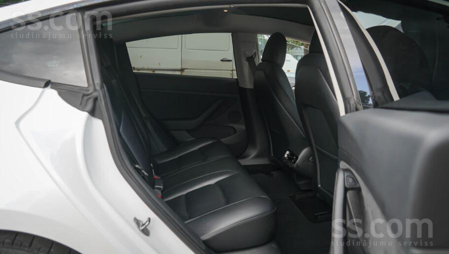 White Tesla Model 3 2021 in Riga, with an engine capacity of 0.00 L and mileage of 126 thousand km for 27450 €, photo 13 on AUTOMOTO.COM.LV
