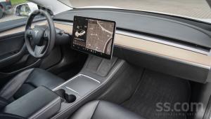 White Tesla Model 3 2021 in Riga, with an engine capacity of 0.00 L and mileage of 126 thousand km for 27450 €, photo 15 on AUTOMOTO.COM.LV