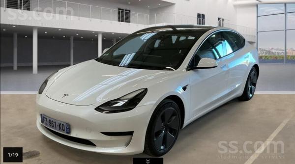 Белый Тесла Модель 3 2021 в Рига, объемом двигателя 0.00 л и пробегом 132 тыс. км за 21950 €, фото 1 на AUTOMOTO.COM.LV