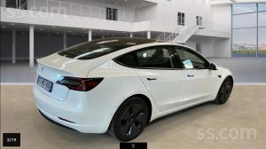 White Tesla Model 3 2021 in Riga, with an engine capacity of 0.00 L and mileage of 132 thousand km for 21950 €, photo 3 on AUTOMOTO.COM.LV
