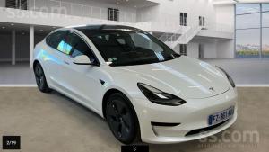 White Tesla Model 3 2021 in Riga, with an engine capacity of 0.00 L and mileage of 132 thousand km for 21950 €, photo 4 on AUTOMOTO.COM.LV