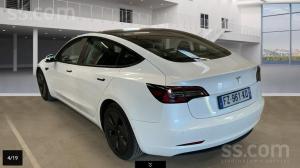 White Tesla Model 3 2021 in Riga, with an engine capacity of 0.00 L and mileage of 132 thousand km for 21950 €, photo 5 on AUTOMOTO.COM.LV