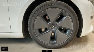 White Tesla Model 3 2021 in Riga, with an engine capacity of 0.00 L and mileage of 132 thousand km for 21950 €, photo 9 on AUTOMOTO.COM.LV