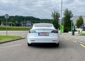 Белый Тесла Модель 3 2021 в Вильнюс, объемом двигателя 0.00 л и пробегом 100 тыс. км за 24500 €, фото 9 на AUTOMOTO.COM.LV