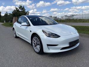White Tesla Model 3 2021 in Vilnius, with an engine capacity of 0.00 L and mileage of 130 thousand km for 21000 €, photo 3 on AUTOMOTO.COM.LV