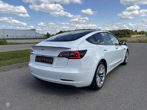 White Tesla Model 3 2021 in Vilnius, with an engine capacity of 0.00 L and mileage of 130 thousand km for 21000 €, photo 9 on AUTOMOTO.COM.LV