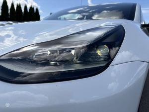 White Tesla Model 3 2021 in Vilnius, with an engine capacity of 0.00 L and mileage of 130 thousand km for 21000 €, photo 10 on AUTOMOTO.COM.LV