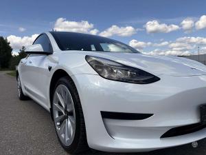 White Tesla Model 3 2021 in Vilnius, with an engine capacity of 0.00 L and mileage of 130 thousand km for 21000 €, photo 11 on AUTOMOTO.COM.LV