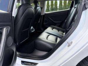 White Tesla Model 3 2021 in Vilnius, with an engine capacity of 0.00 L and mileage of 130 thousand km for 21000 €, photo 18 on AUTOMOTO.COM.LV