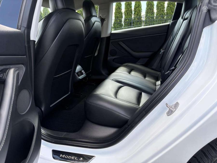 White Tesla Model 3 2021 in Vilnius, with an engine capacity of 0.00 L and mileage of 130 thousand km for 21000 €, photo 18 on AUTOMOTO.COM.LV