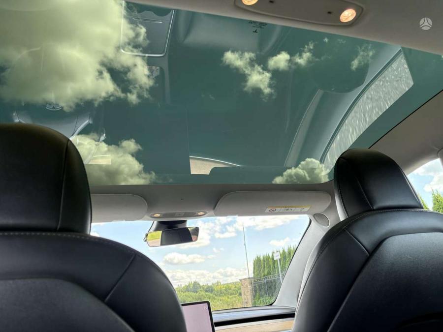 White Tesla Model 3 2021 in Vilnius, with an engine capacity of 0.00 L and mileage of 130 thousand km for 21000 €, photo 20 on AUTOMOTO.COM.LV