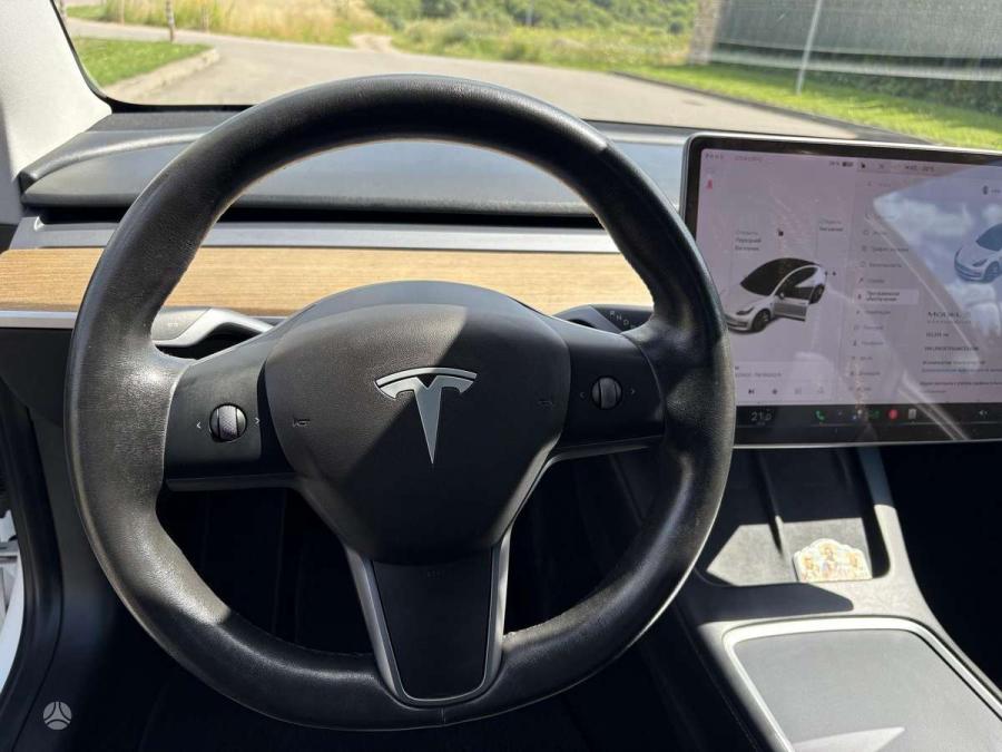 White Tesla Model 3 2021 in Vilnius, with an engine capacity of 0.00 L and mileage of 130 thousand km for 21000 €, photo 25 on AUTOMOTO.COM.LV