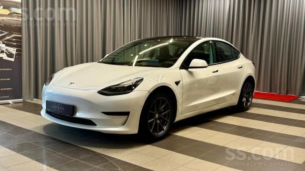 White Tesla Model 3 2021 in Riga, with an engine capacity of 0.00 L and mileage of 134 thousand km for 27990 €, photo 1 on AUTOMOTO.COM.LV