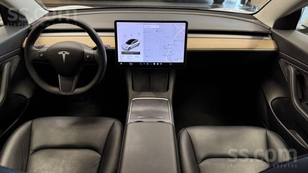 White Tesla Model 3 2021 in Riga, with an engine capacity of 0.00 L and mileage of 134 thousand km for 27990 €, photo 9 on AUTOMOTO.COM.LV
