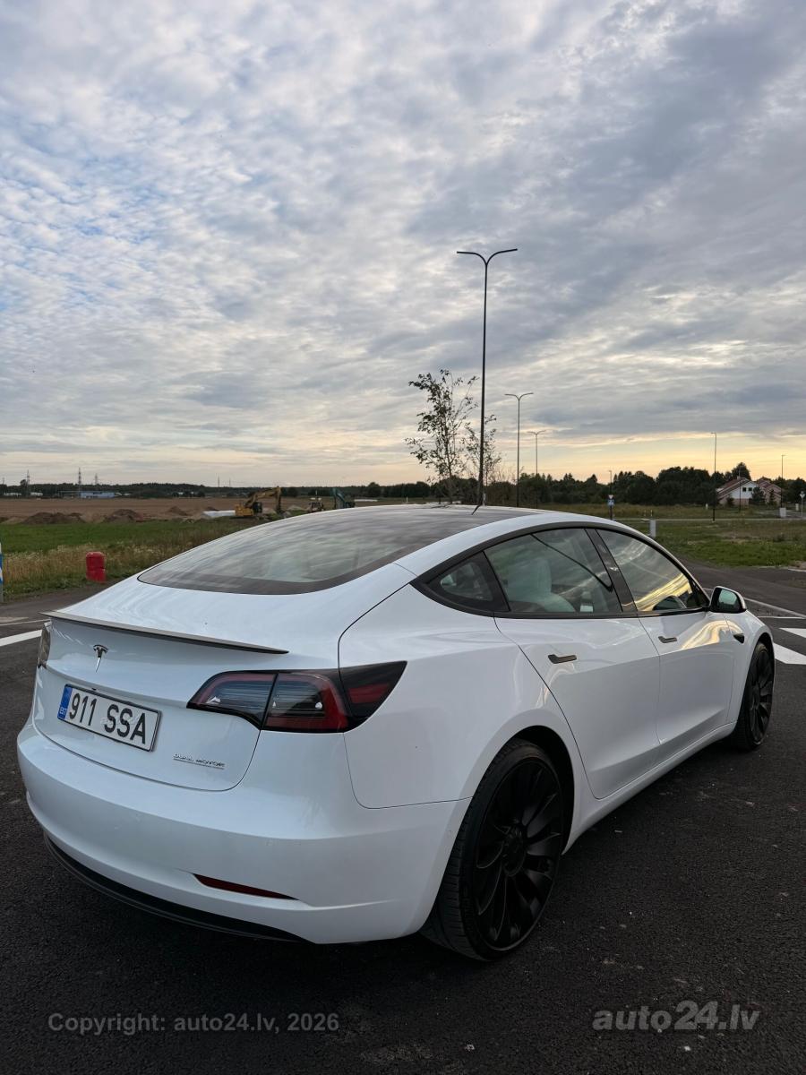 White Tesla Model 3 2021 in Tallinn, with an engine capacity of 0.00 L and mileage of 101 thousand km for 29400 €, photo 3 on AUTOMOTO.COM.LV