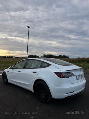 White Tesla Model 3 2021 in Tallinn, with an engine capacity of 0.00 L and mileage of 101 thousand km for 29400 €, photo 4 on AUTOMOTO.COM.LV
