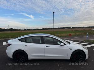White Tesla Model 3 2021 in Tallinn, with an engine capacity of 0.00 L and mileage of 101 thousand km for 29400 €, photo 6 on AUTOMOTO.COM.LV