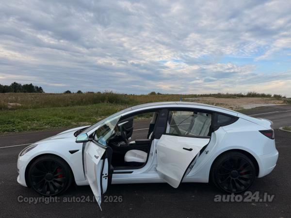 White Tesla Model 3 2021 in Tallinn, with an engine capacity of 0.00 L and mileage of 101 thousand km for 29400 €, photo 8 on AUTOMOTO.COM.LV