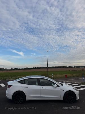 White Tesla Model 3 2021 in Tallinn, with an engine capacity of 0.00 L and mileage of 101 thousand km for 29400 €, photo 10 on AUTOMOTO.COM.LV