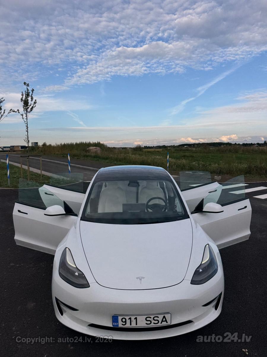 White Tesla Model 3 2021 in Tallinn, with an engine capacity of 0.00 L and mileage of 101 thousand km for 29400 €, photo 11 on AUTOMOTO.COM.LV