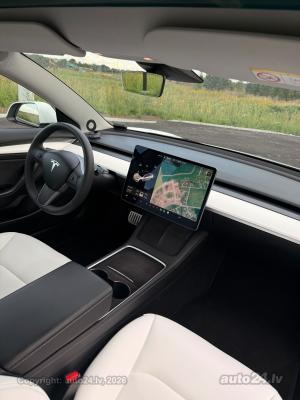 White Tesla Model 3 2021 in Tallinn, with an engine capacity of 0.00 L and mileage of 101 thousand km for 29400 €, photo 13 on AUTOMOTO.COM.LV