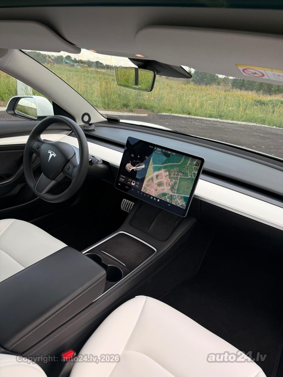 White Tesla Model 3 2021 in Tallinn, with an engine capacity of 0.00 L and mileage of 101 thousand km for 29400 €, photo 13 on AUTOMOTO.COM.LV