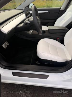 White Tesla Model 3 2021 in Tallinn, with an engine capacity of 0.00 L and mileage of 101 thousand km for 29400 €, photo 16 on AUTOMOTO.COM.LV