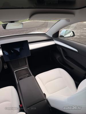 White Tesla Model 3 2021 in Tallinn, with an engine capacity of 0.00 L and mileage of 101 thousand km for 29400 €, photo 17 on AUTOMOTO.COM.LV