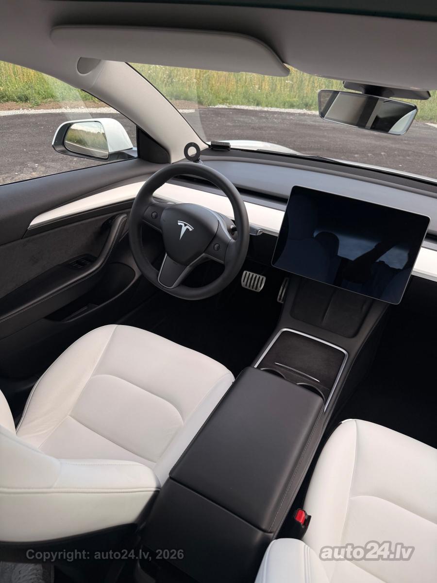 White Tesla Model 3 2021 in Tallinn, with an engine capacity of 0.00 L and mileage of 101 thousand km for 29400 €, photo 18 on AUTOMOTO.COM.LV