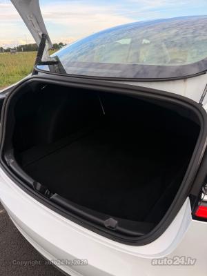 White Tesla Model 3 2021 in Tallinn, with an engine capacity of 0.00 L and mileage of 101 thousand km for 29400 €, photo 21 on AUTOMOTO.COM.LV