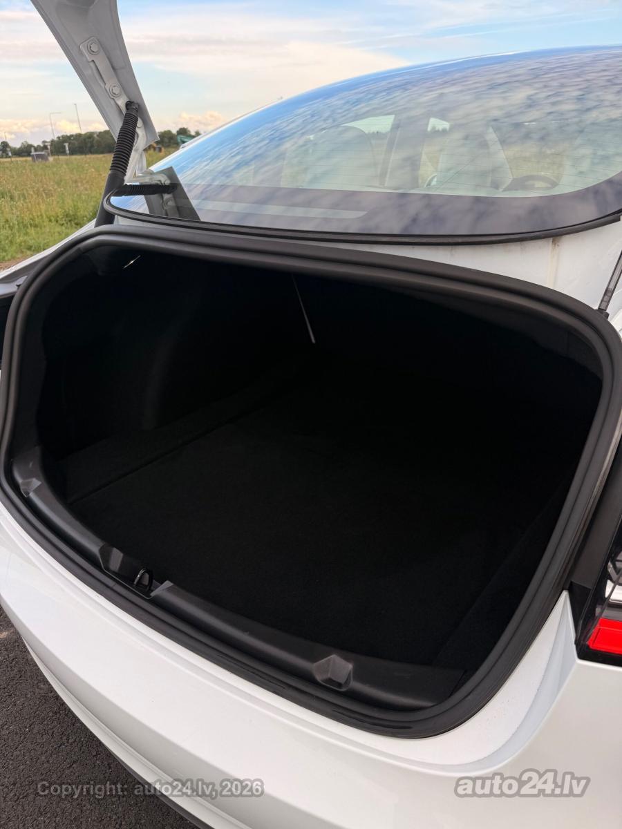 White Tesla Model 3 2021 in Tallinn, with an engine capacity of 0.00 L and mileage of 101 thousand km for 29400 €, photo 21 on AUTOMOTO.COM.LV