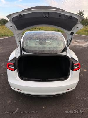 White Tesla Model 3 2021 in Tallinn, with an engine capacity of 0.00 L and mileage of 101 thousand km for 29400 €, photo 22 on AUTOMOTO.COM.LV