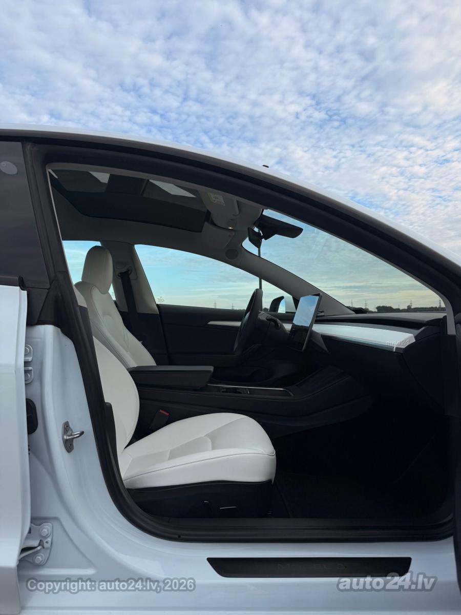 White Tesla Model 3 2021 in Tallinn, with an engine capacity of 0.00 L and mileage of 101 thousand km for 29400 €, photo 24 on AUTOMOTO.COM.LV