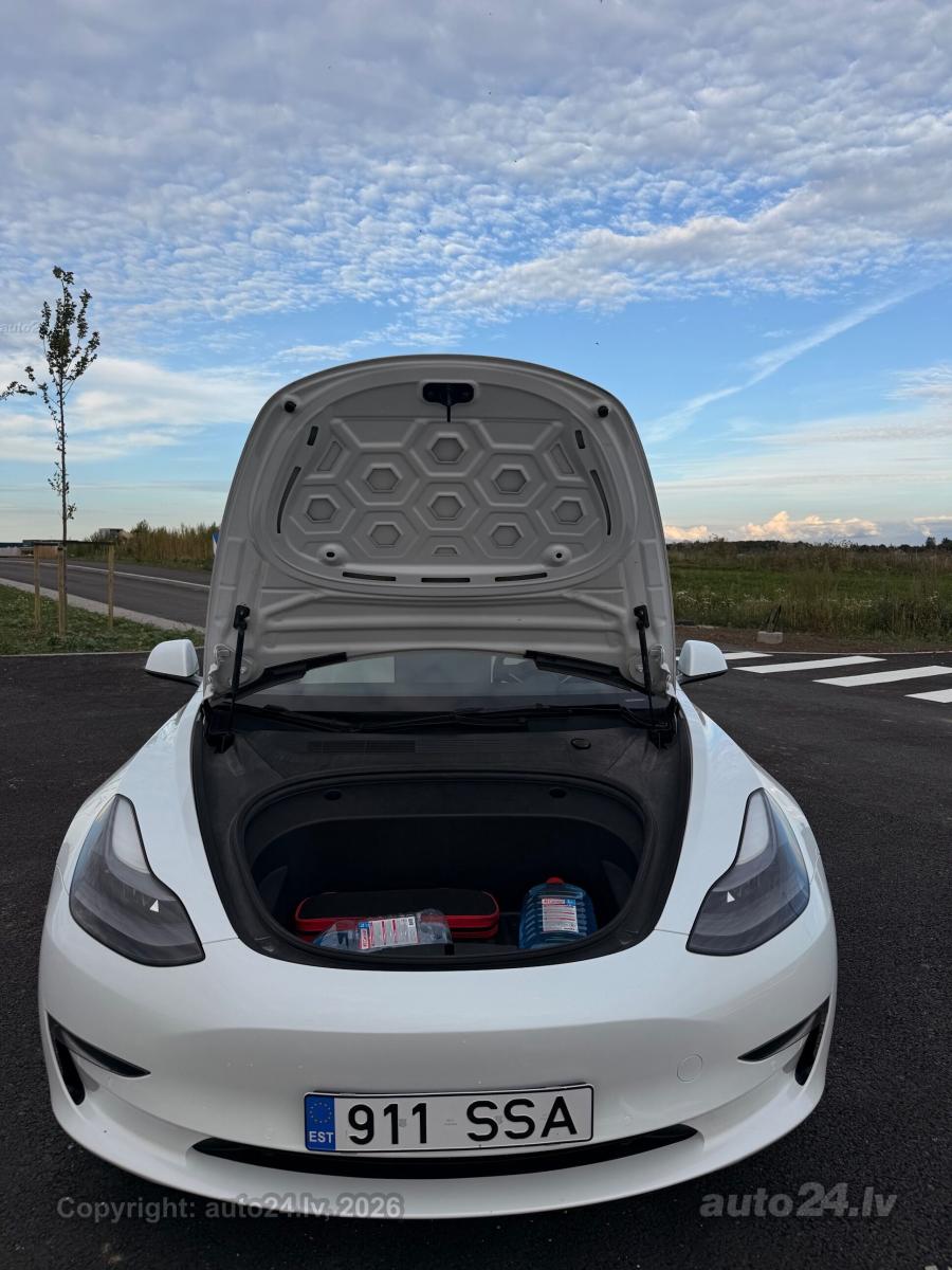 White Tesla Model 3 2021 in Tallinn, with an engine capacity of 0.00 L and mileage of 101 thousand km for 29400 €, photo 25 on AUTOMOTO.COM.LV