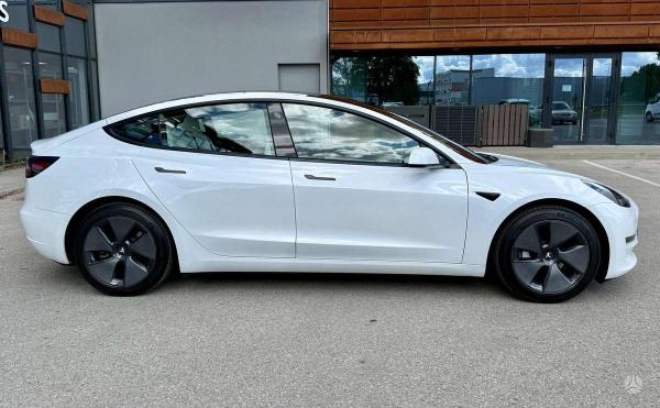 Balts Tesla Model 3 2021 Kauņa, ar dzinēja tilpumu 0.00 L un nobraukumu 29 tūkst. km par 21490 €, foto 4 vietnē AUTOMOTO.COM.LV