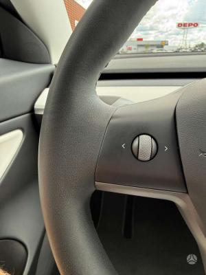 White Tesla Model 3 2021 in Kaunas, with an engine capacity of 0.00 L and mileage of 29 thousand km for 21490 €, photo 13 on AUTOMOTO.COM.LV