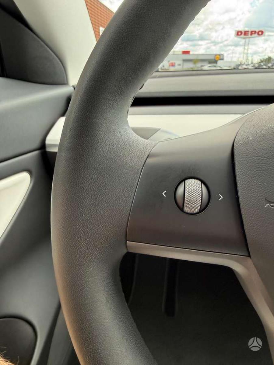 White Tesla Model 3 2021 in Kaunas, with an engine capacity of 0.00 L and mileage of 29 thousand km for 21490 €, photo 13 on AUTOMOTO.COM.LV
