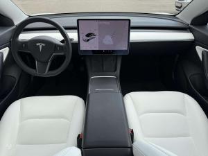 White Tesla Model 3 2021 in Kaunas, with an engine capacity of 0.00 L and mileage of 29 thousand km for 21490 €, photo 15 on AUTOMOTO.COM.LV