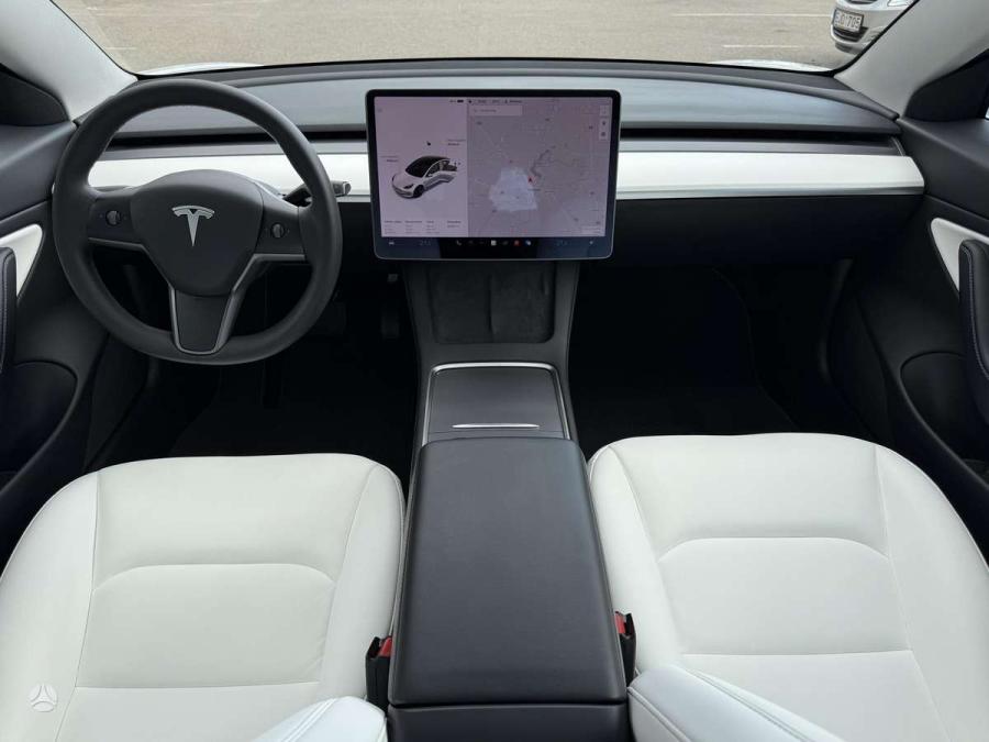 White Tesla Model 3 2021 in Kaunas, with an engine capacity of 0.00 L and mileage of 29 thousand km for 21490 €, photo 15 on AUTOMOTO.COM.LV