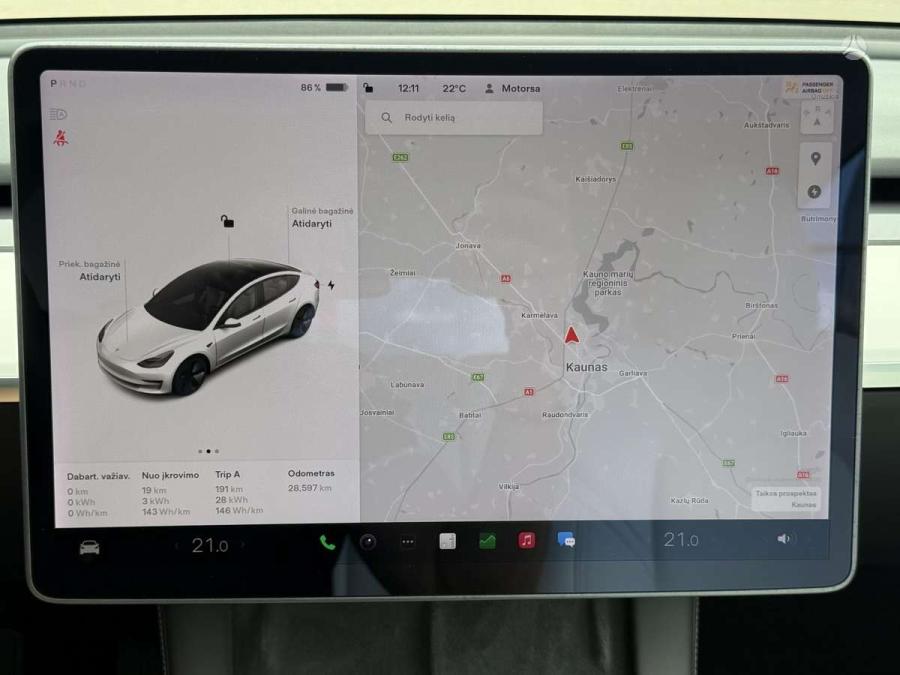 White Tesla Model 3 2021 in Kaunas, with an engine capacity of 0.00 L and mileage of 29 thousand km for 21490 €, photo 18 on AUTOMOTO.COM.LV